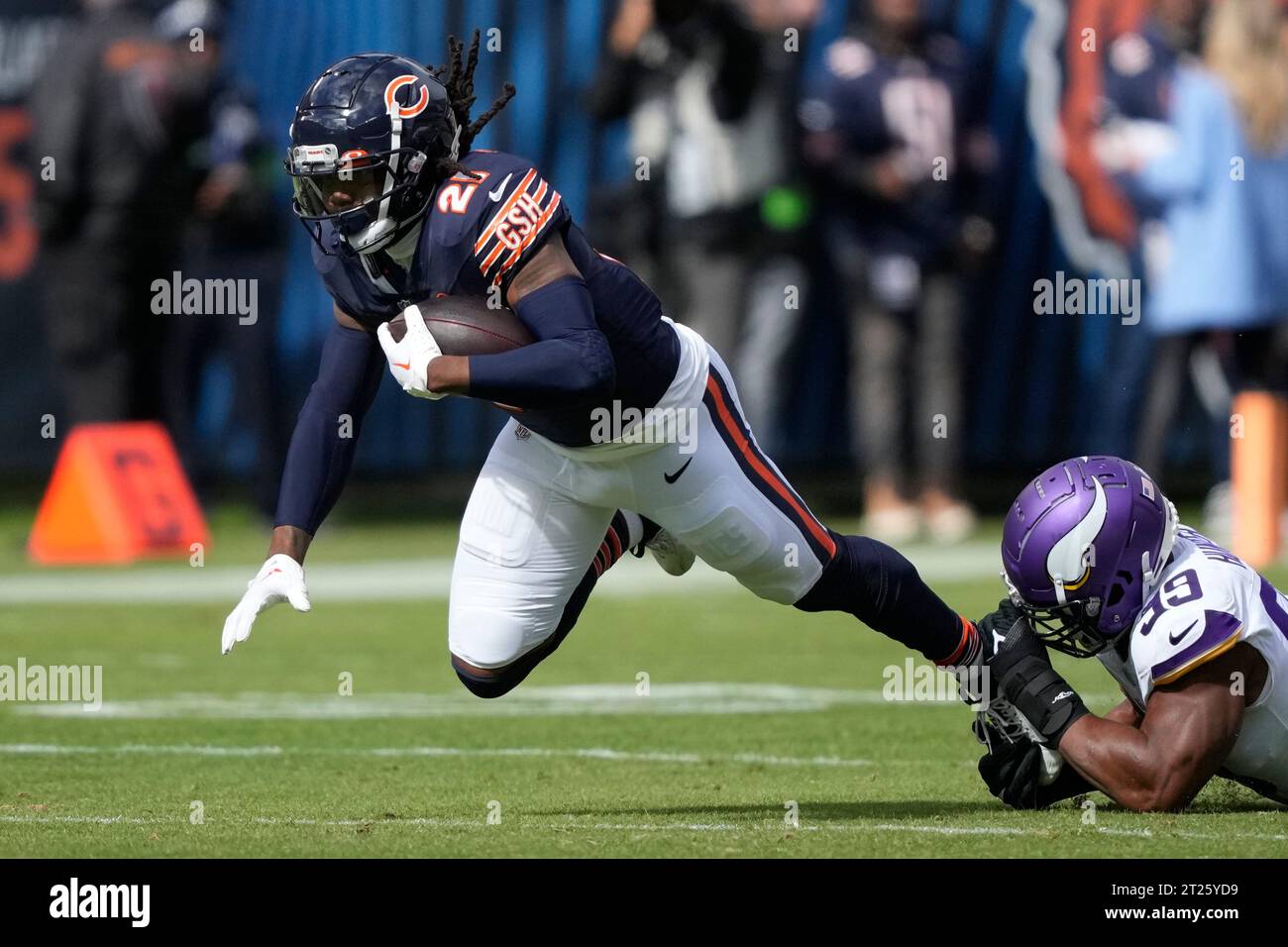 Chicago Bears running back D'Onta Foreman carries the ball as Minnesota ...