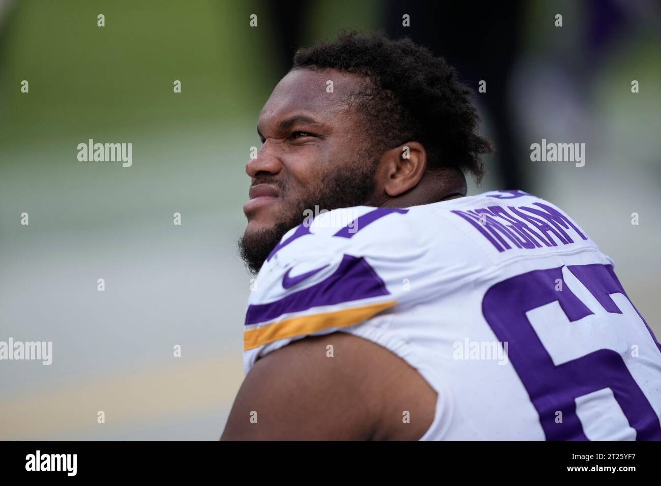Minnesota Vikings guard Ed Ingram looks at the scoreboard in an NFL ...