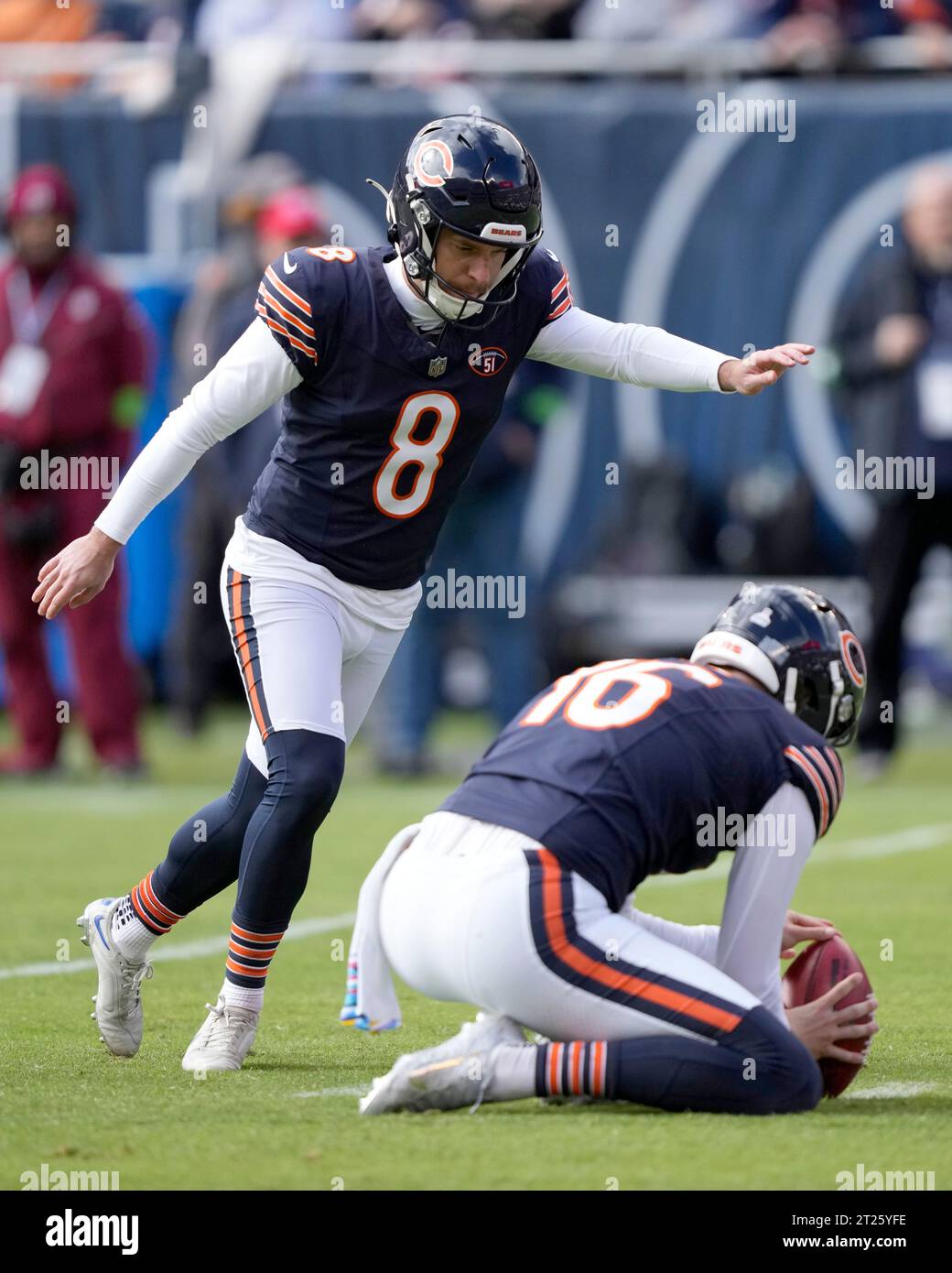 Chicago Bears place kicker Cairo Santos (8) strides into a field goal ...
