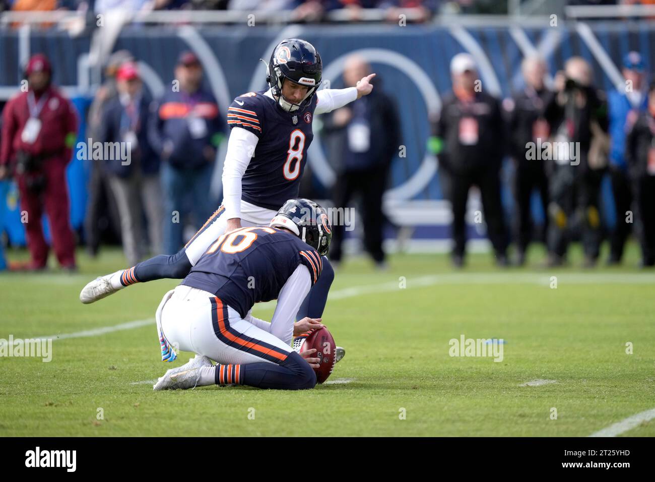 Chicago Bears place kicker Cairo Santos (8) strides into a field goal ...