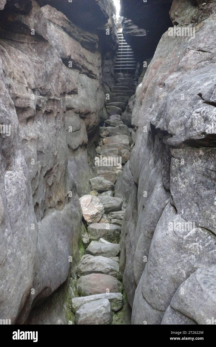 hiking path to the pinnacle lookout, The Central Grampians, Victoria ...