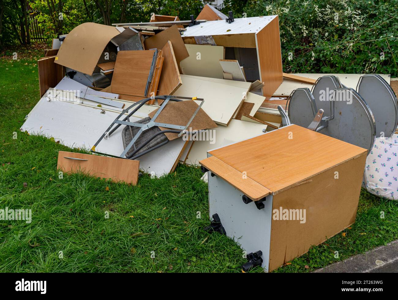 Bulky waste on street hi-res stock photography and images - Alamy