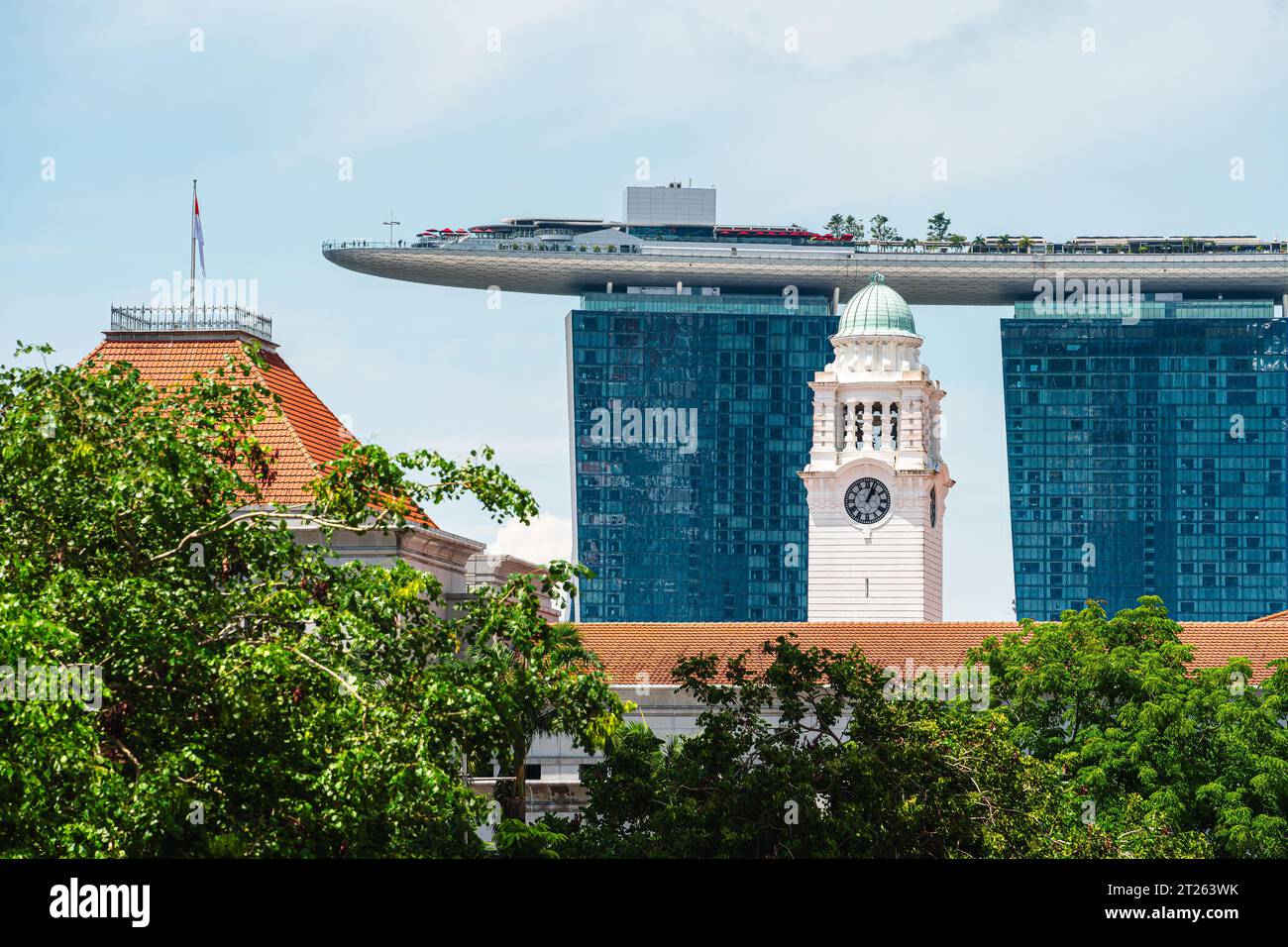 Singapore city skyline embankment hi-res stock photography and images ...