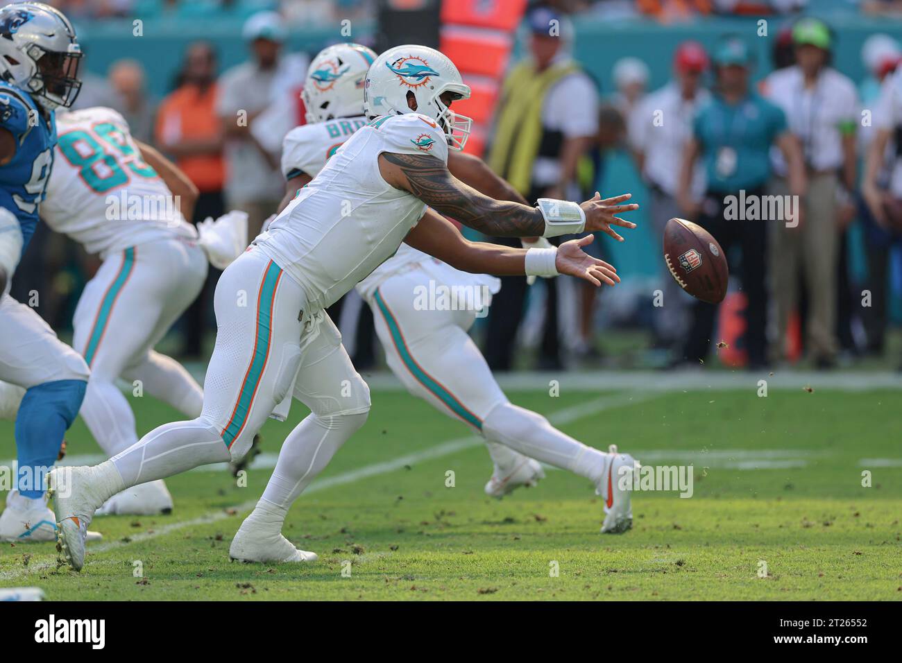 Miami. FL USA; Miami Dolphins quarterback Tua Tagovailoa (1) pitches the ball back to running ...