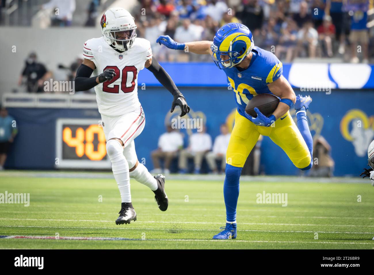Los Angeles Rams wide receiver Cooper Kupp (10) jtries to outrun ...