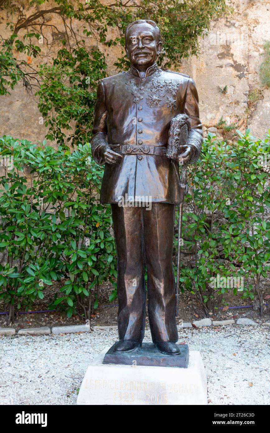 Life-size bronze statue of Rainier III, Prince of Monaco by sculptor ...