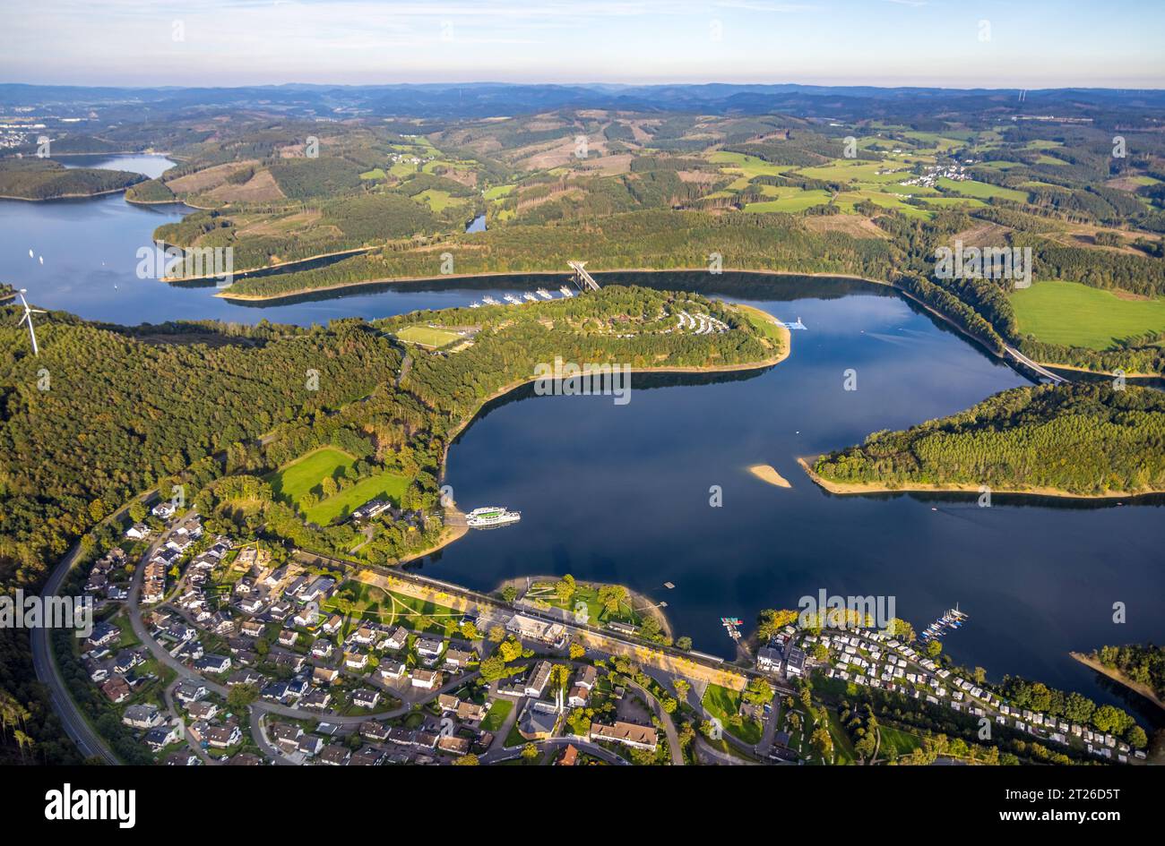 Luftbild, BiggeTalsperre Biggesee, Ausflugsschiffe in Sondern, Camping ...
