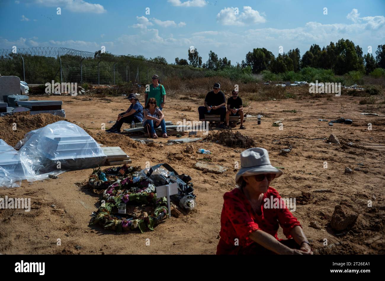 Gan Yavne, Israel. 17th Oct, 2023. People attend the burial and funeral ...