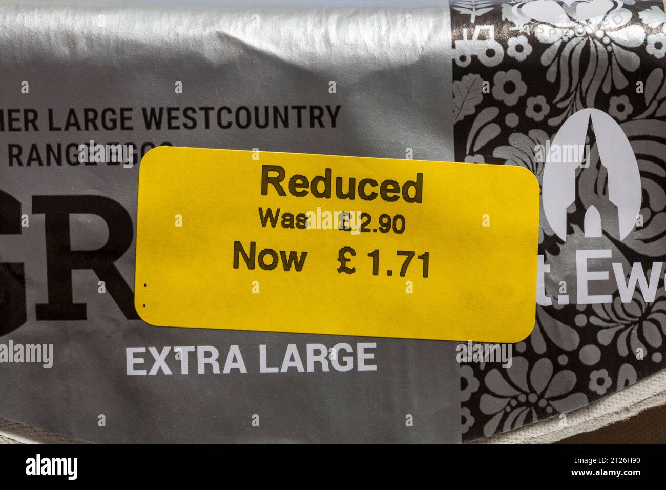 Supermarket reduction label hi-res stock photography and images - Alamy