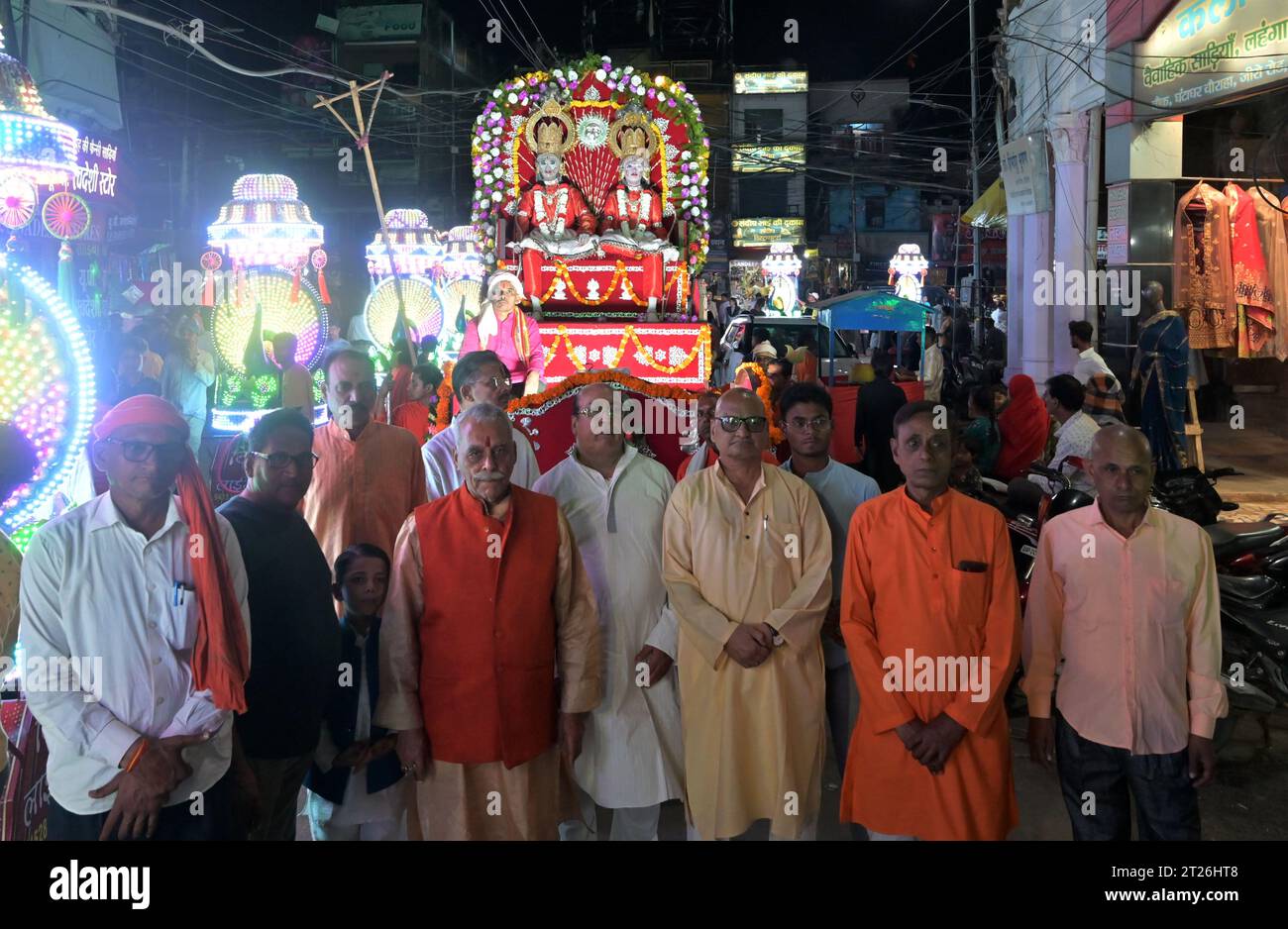 Prayagraj, Uttar Pradesh, India. 17th Oct, 2023. Prayagraj: Artist ...