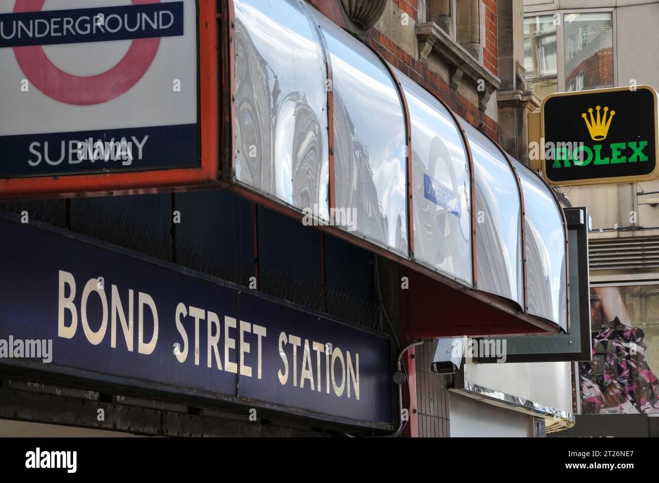 Bond street underground station hi-res stock photography and images - Alamy