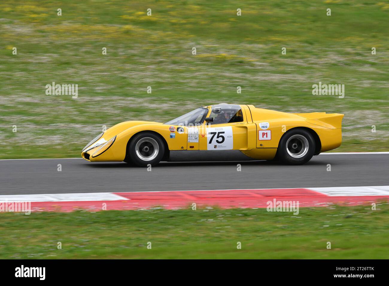 1970s yellow race racing car hi-res stock photography and images - Alamy