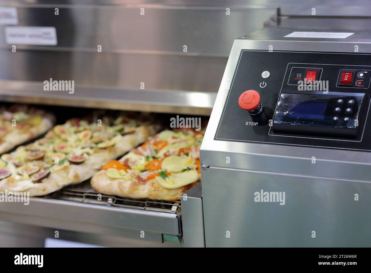 Industrial conveyor pizza oven for fast food restaurants. Selective ...