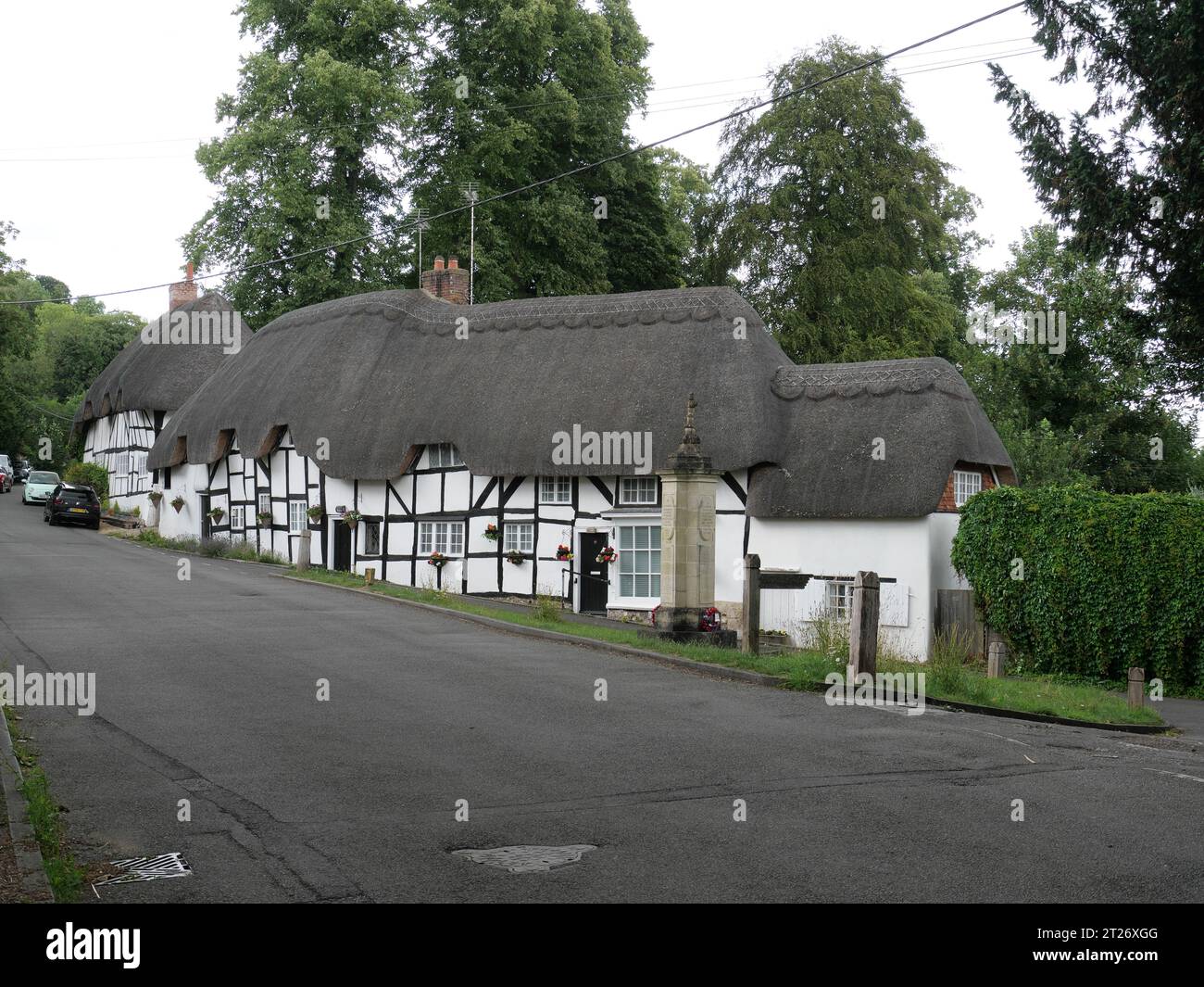 Reet roof hi-res stock photography and images - Alamy