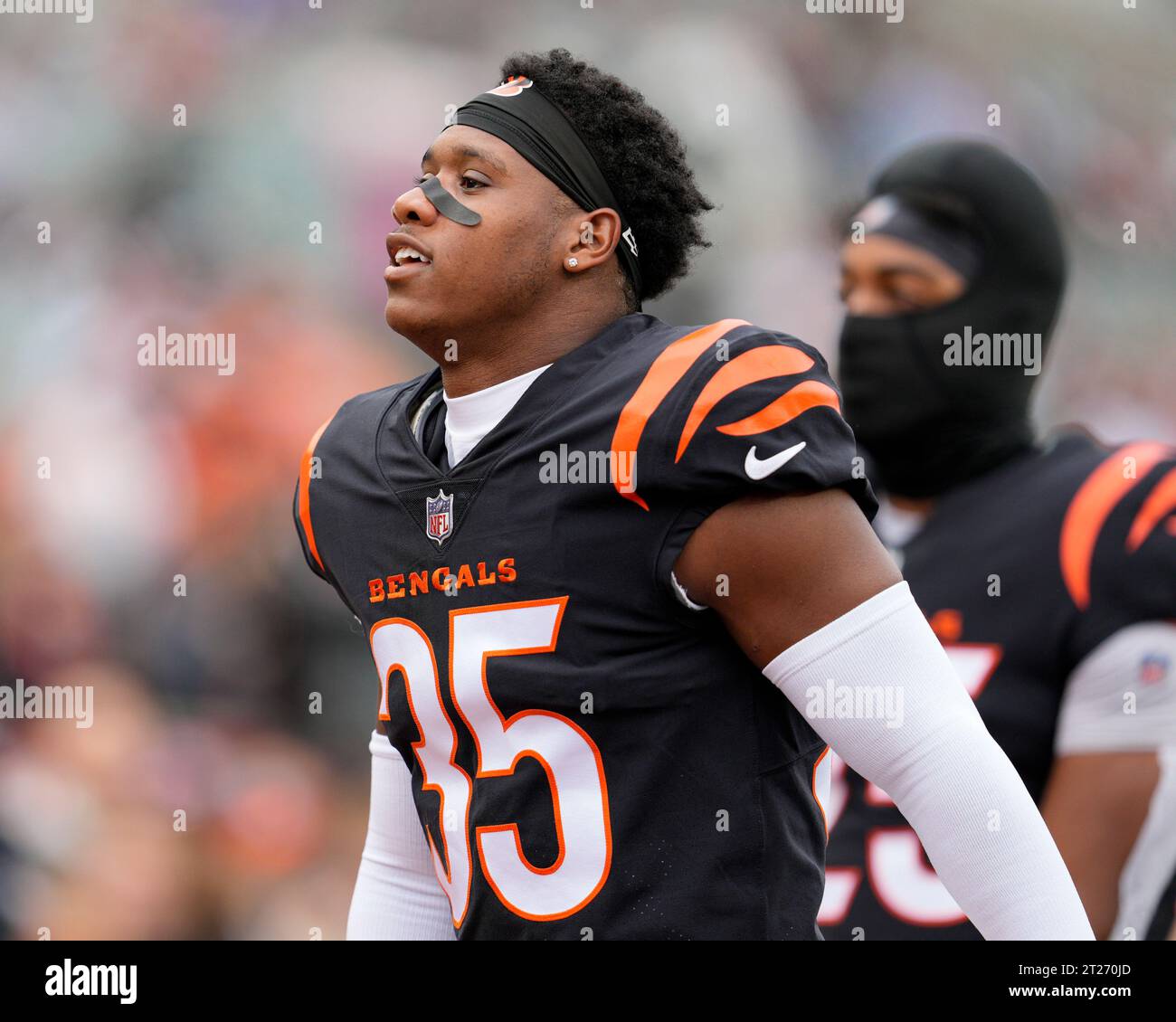 Cincinnati Bengals cornerback Jalen Davis warms up prior to an NFL ...