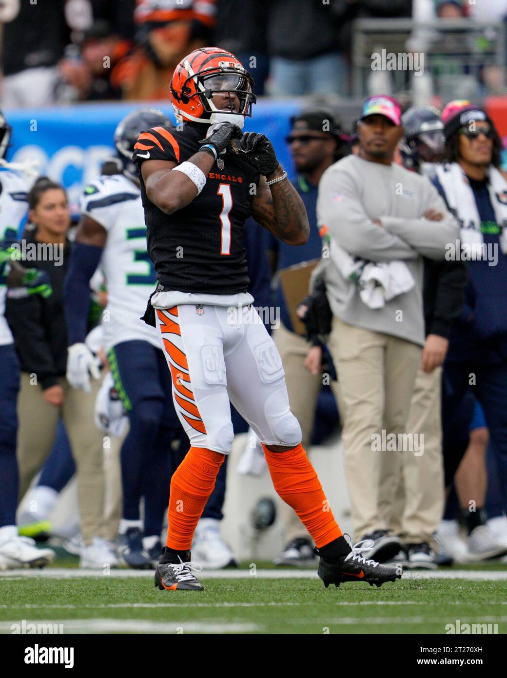 Cincinnati Bengals wide receiver Ja'Marr Chase (1) reacts during an NFL ...