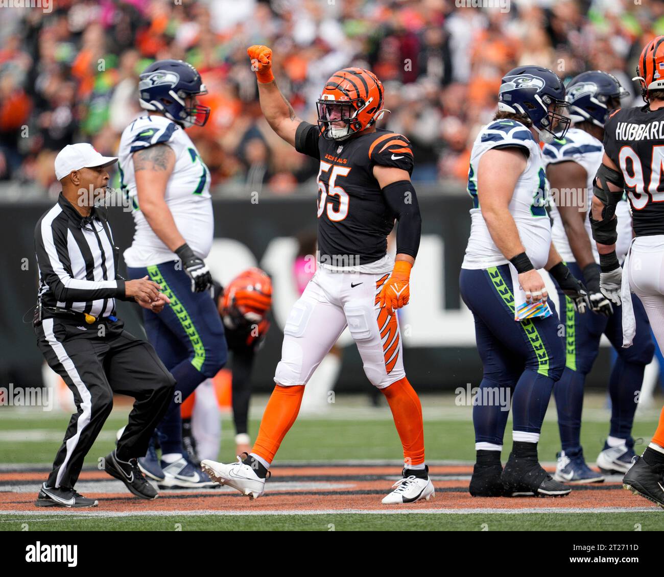 Cincinnati Bengals linebacker Logan Wilson (55) gestures during an NFL ...