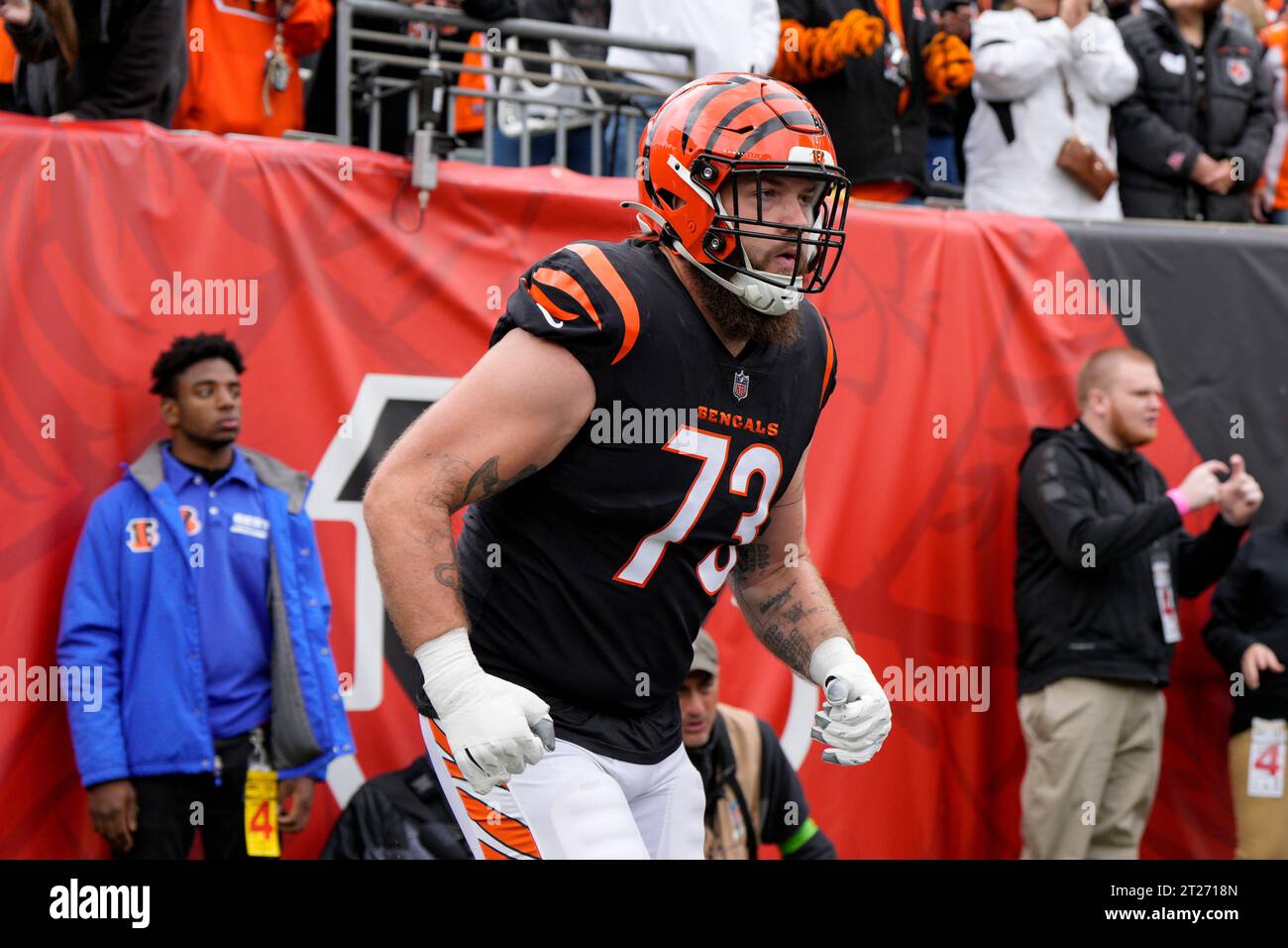 Cincinnati Bengals offensive tackle Jonah Williams (73) runs onto the ...