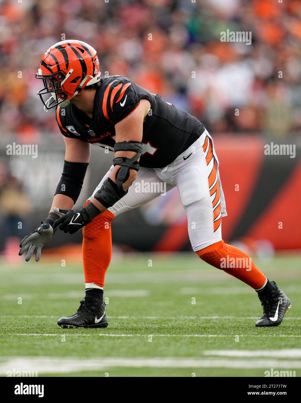 Cincinnati Bengals defensive end Sam Hubbard plays during an NFL ...