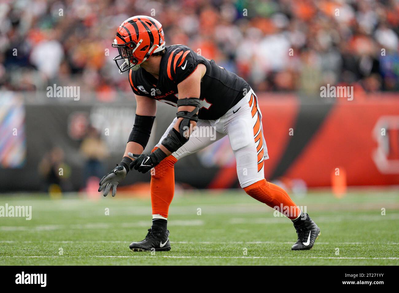 Cincinnati Bengals defensive end Sam Hubbard plays during an NFL ...