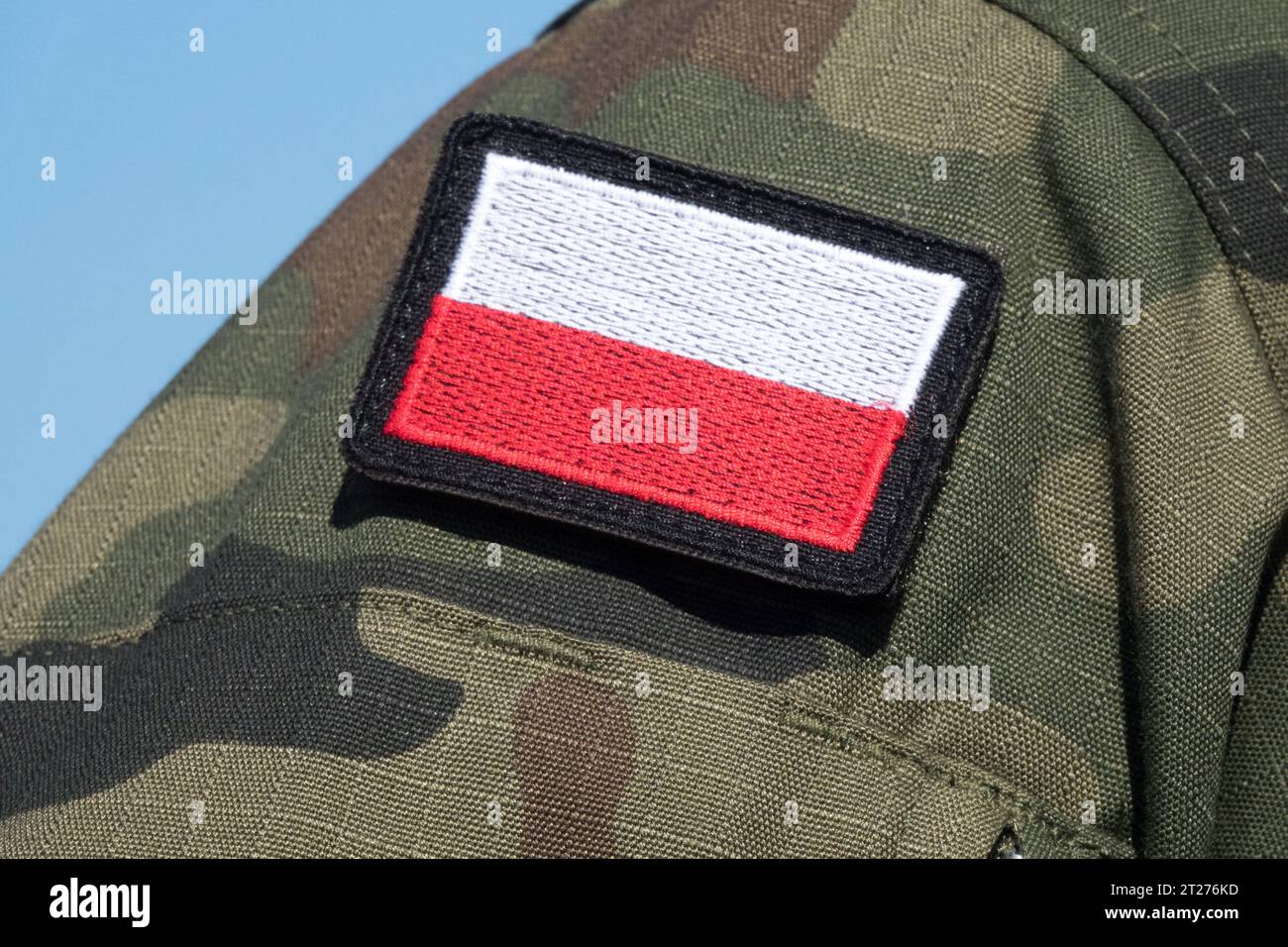 Polish patch flag on soldier arm. Poland military uniform. Polish troops Stock Photo - Alamy