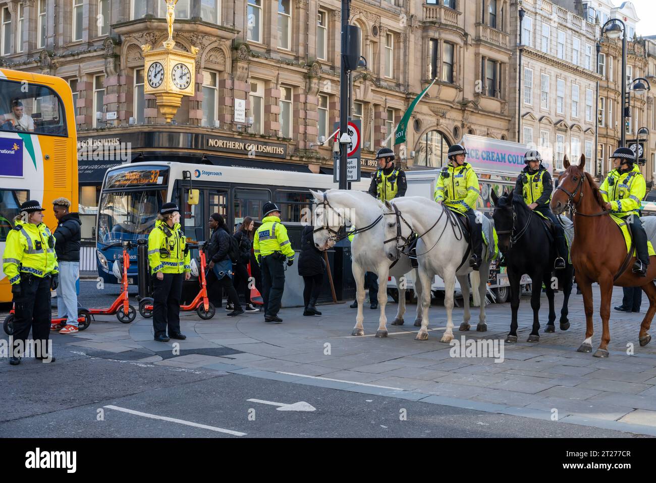 Mounted police in the city centre of Newcastle upon Tyne, UK Stock ...