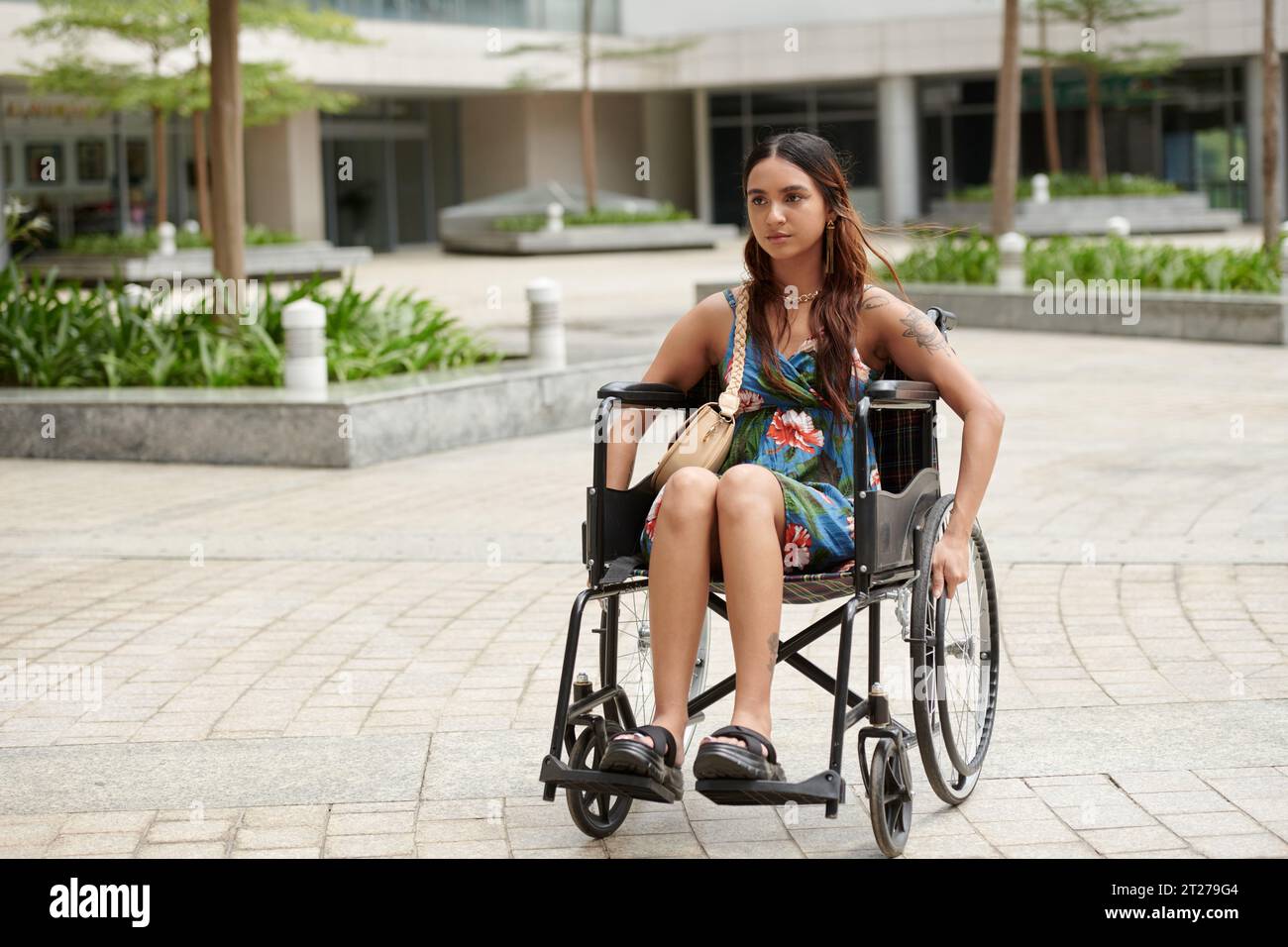 College student moving around campus in wheelchair Stock Photo - Alamy