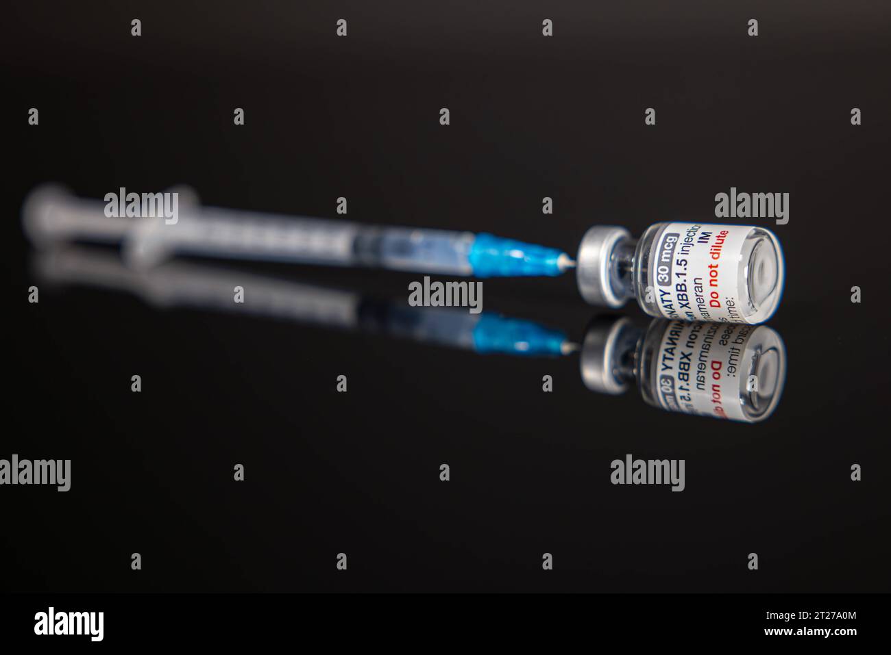 Redaktionell: XBB.1.5-Varianten-adaptiertes Comirnaty. Originale Phiole ...