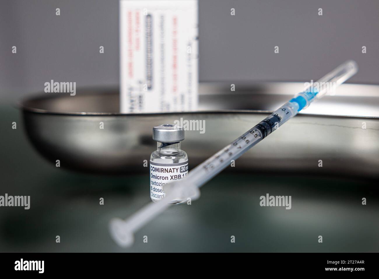 Redaktionell: XBB.1.5-Varianten-adaptiertes Comirnaty. Originale Phiole ...