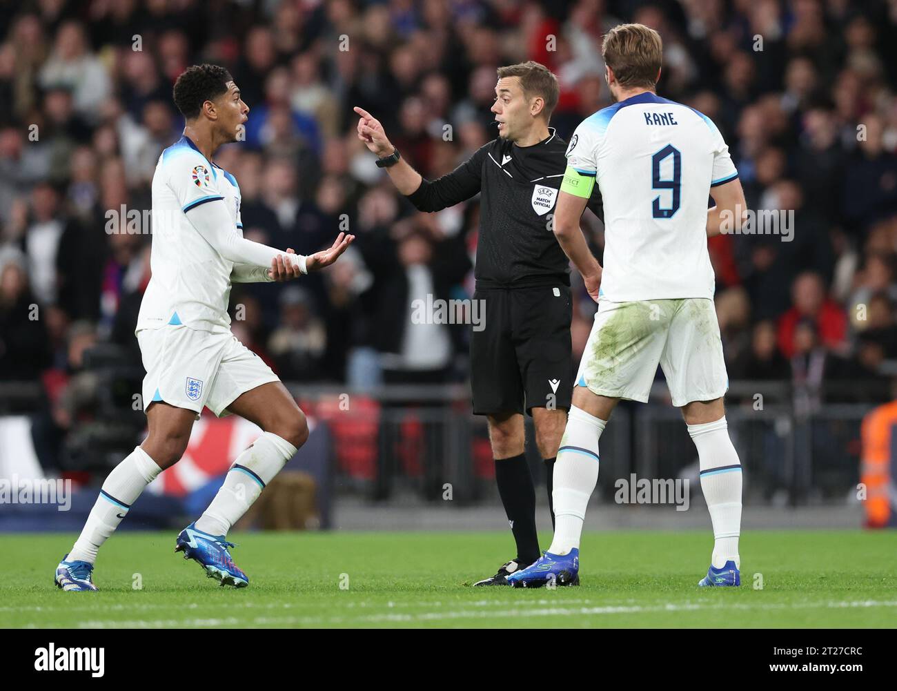 London, UK. 17th Oct, 2023. Jude Bellingham and Harry Kane of England ...