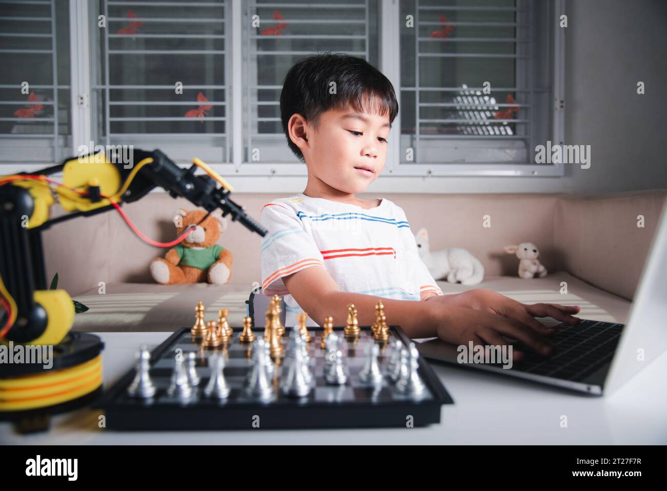 Chess computer class hi-res stock photography and images - Alamy