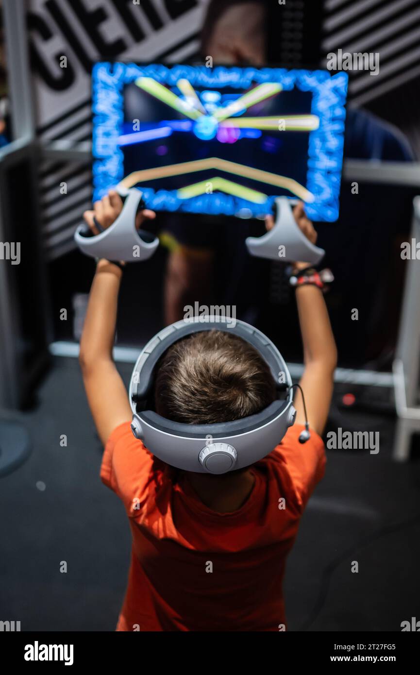 Meta quest 2 hi-res stock photography and images - Alamy