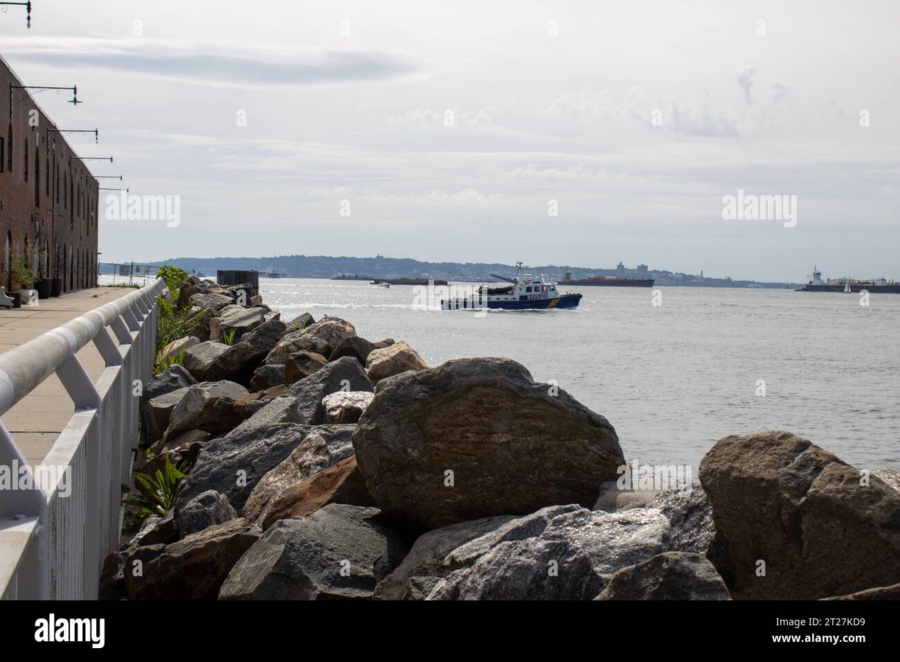 Red hook pier brooklyn hi-res stock photography and images - Alamy