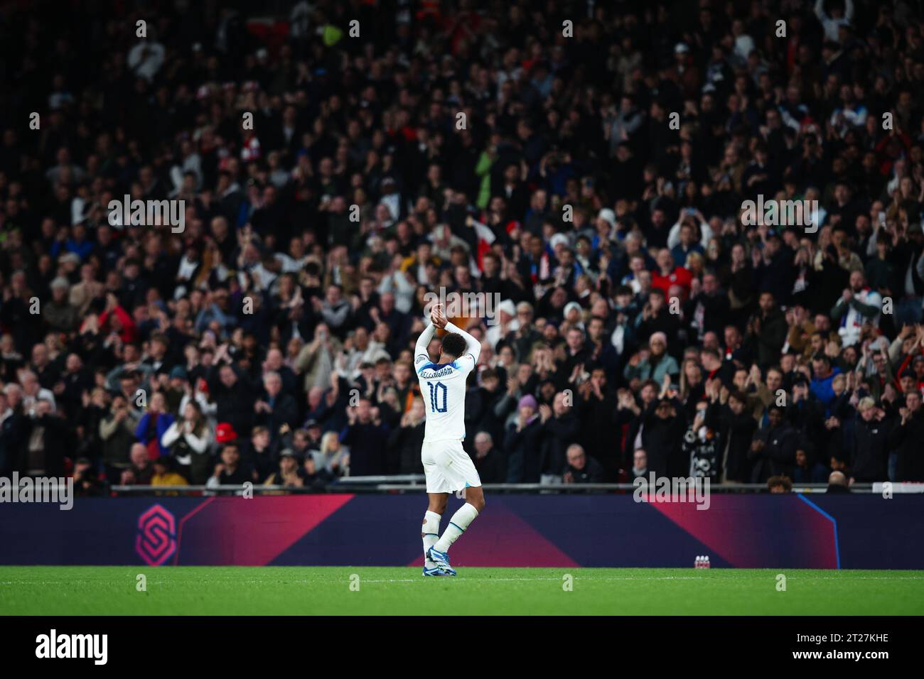 LONDON, UK - 17th Oct 2023: Jude Bellingham of England acknowledges the ...