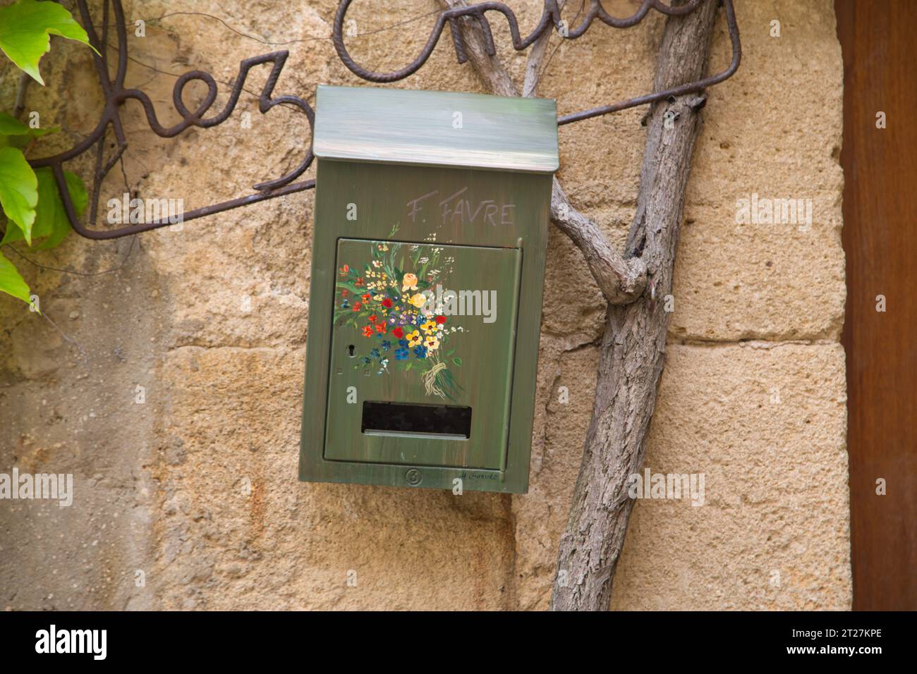 Beautiful decorative handcrafted hand hi-res stock photography and ...