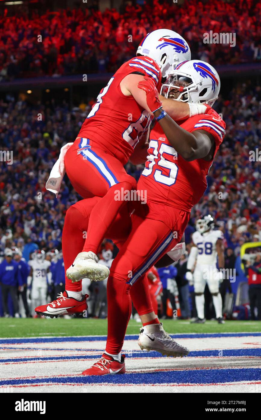 Buffalo Bills tight end Quintin Morris (85) celebrates his touchdown ...