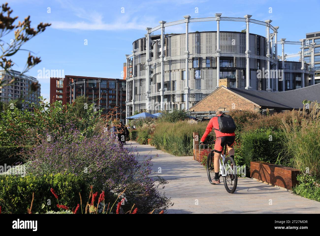 Bagley Walk, the pretty elevated walkway at Kings Cross, connecting ...