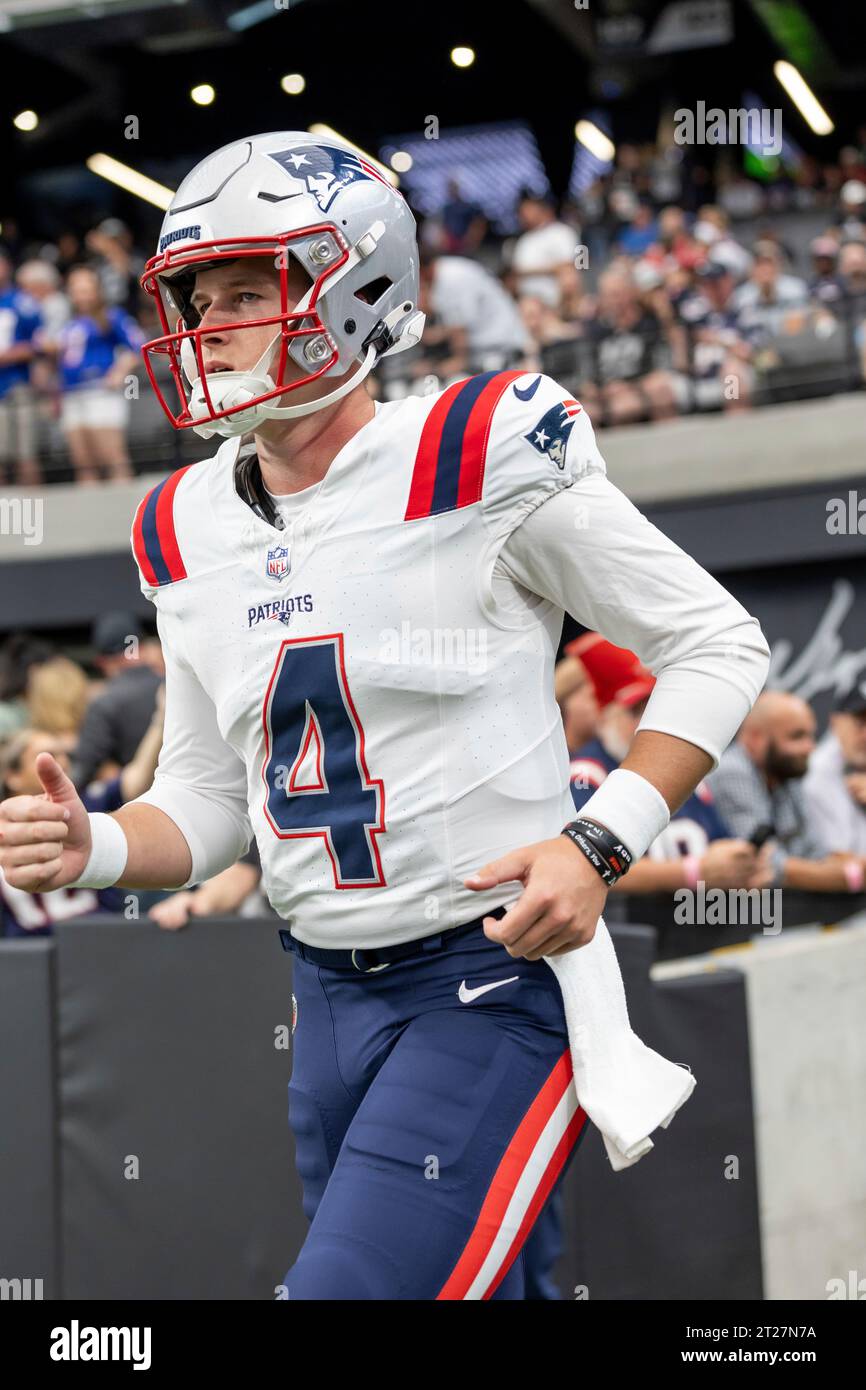 New England Patriots quarterback Bailey Zappe (4) enters the field ...