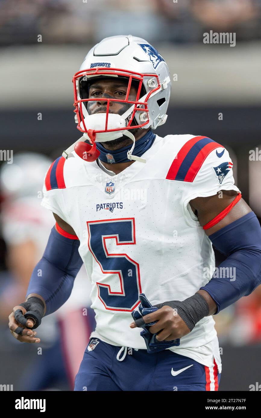 New England Patriots defensive back Jabrill Peppers (5) warms up before ...