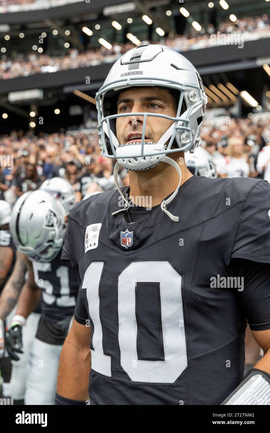 Las Vegas Raiders quarterback Jimmy Garoppolo (10) stands on the ...