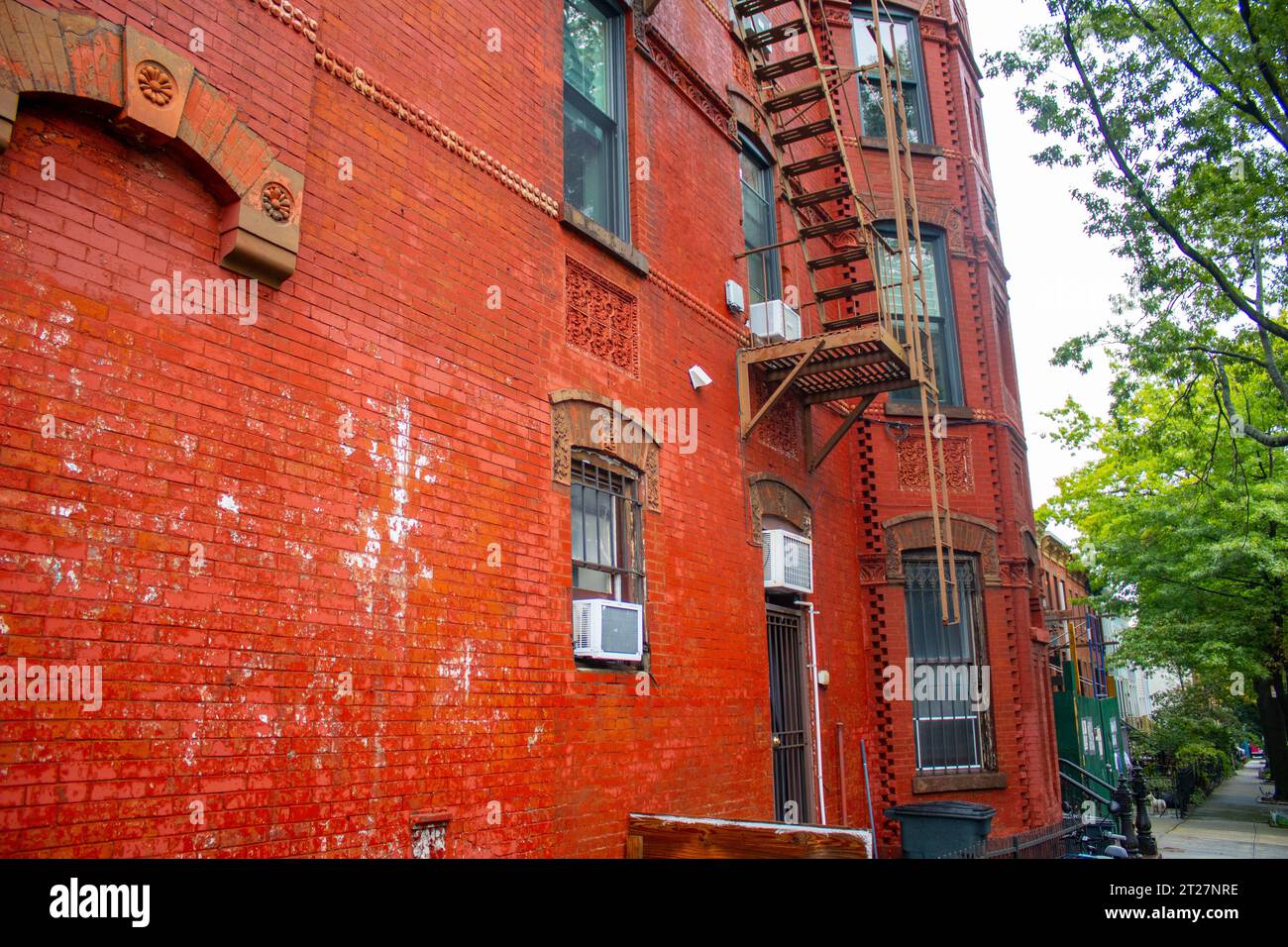 red building shot in brooklyn Stock Photo - Alamy