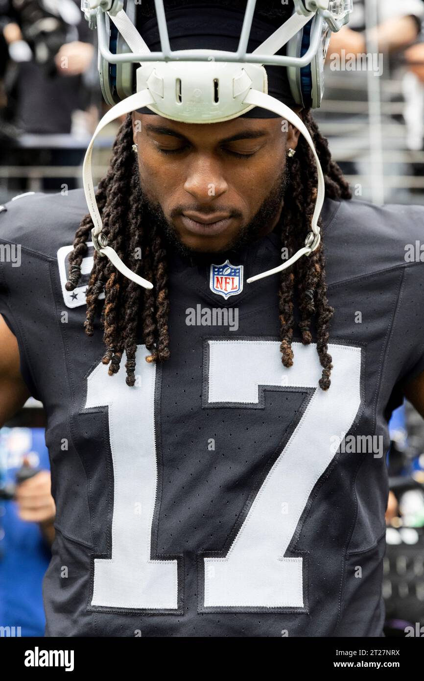 Las Vegas Raiders wide receiver DaVante Adams (17) stands on the ...
