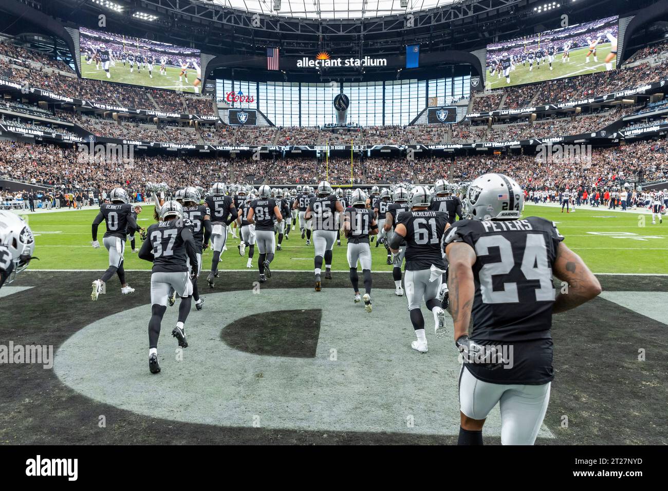 The Las Vegas Raiders enter the field before playing against the New ...