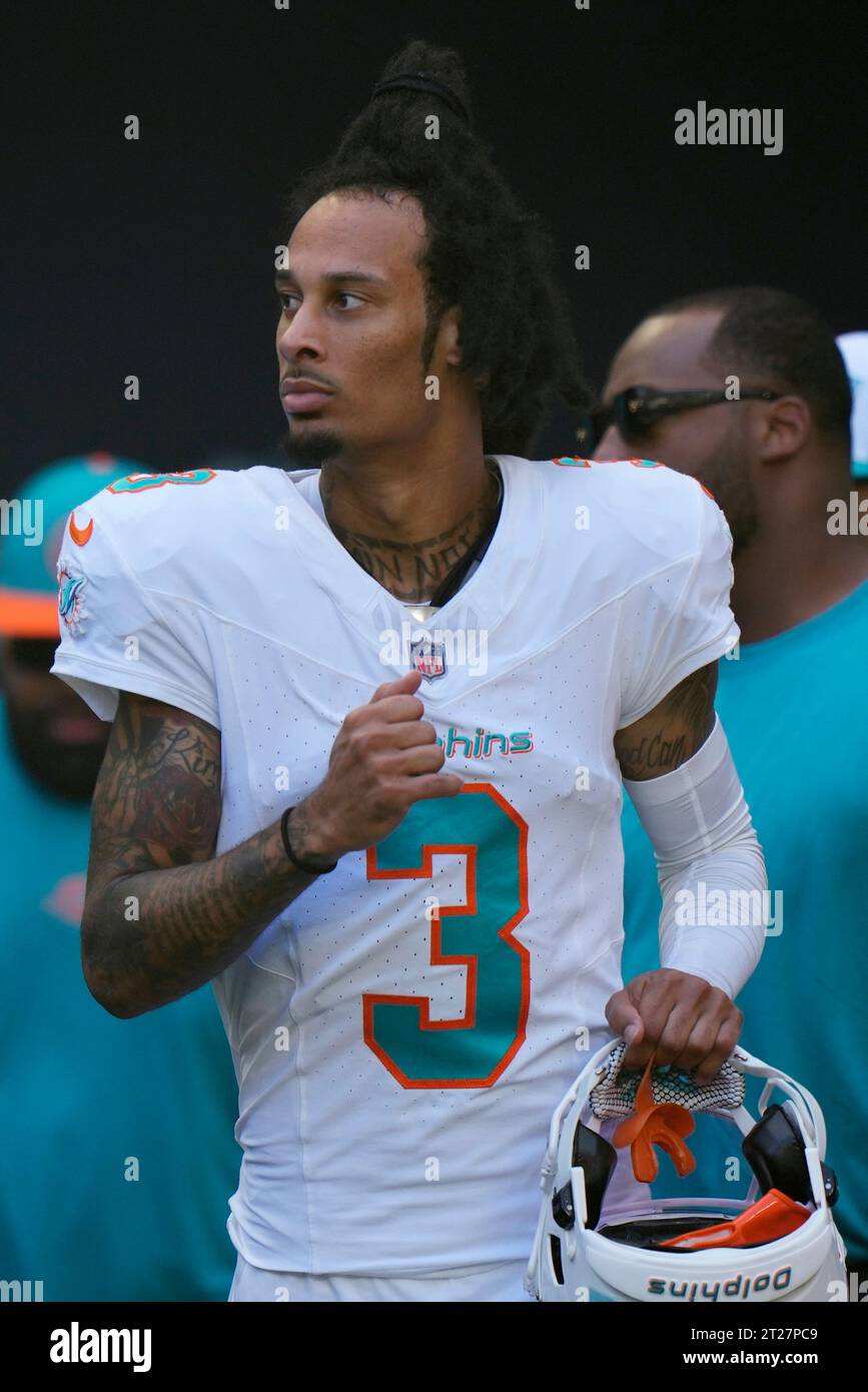 Miami Dolphins wide receiver Robbie Chosen heads onto the field before ...