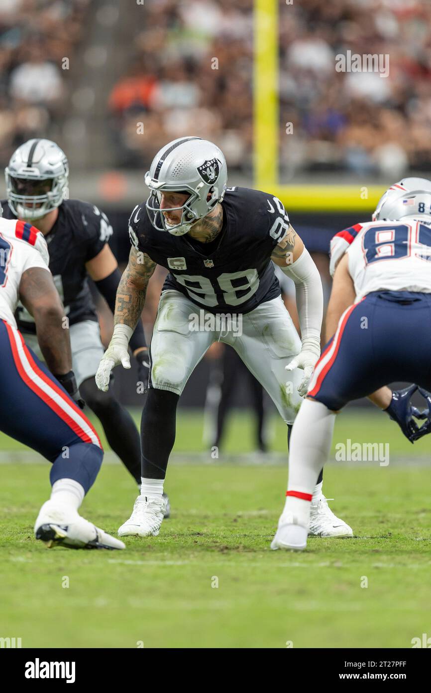 Las Vegas Raiders defensive end Maxx Crosby (98) lines up against the ...