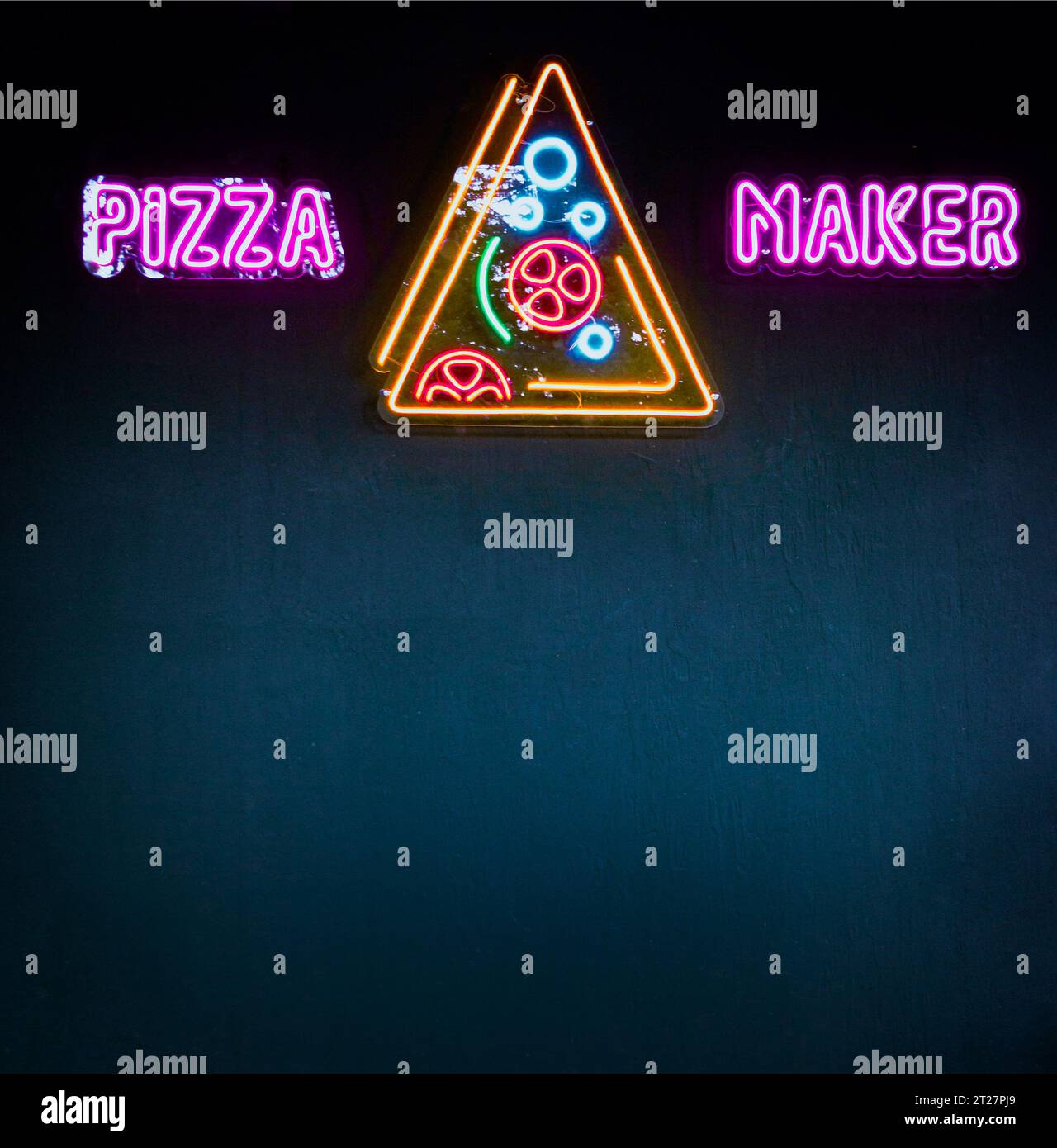 Neon pizza sign hi-res stock photography and images - Alamy