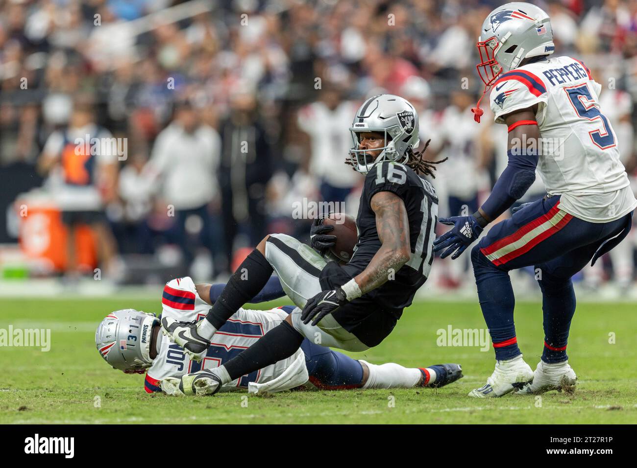 Las Vegas Raiders wide receiver Jakobi Meyers (16) catches a pass ...