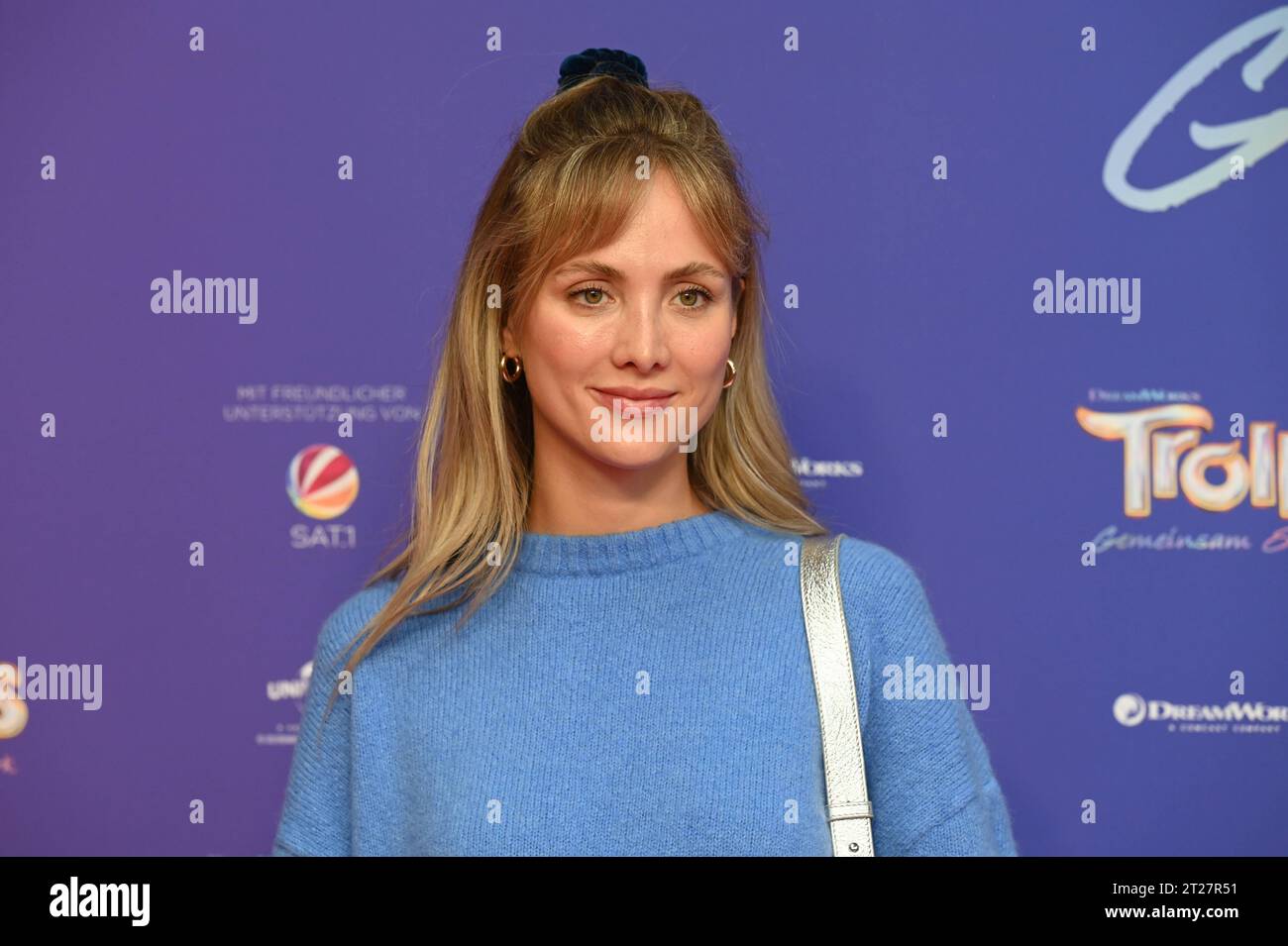Die Influencerin Carmen Mercedes Kroll, auch bekannt als Carmushka ...