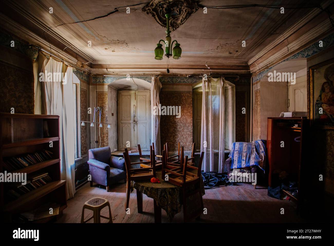Creepy room hi-res stock photography and images - Alamy