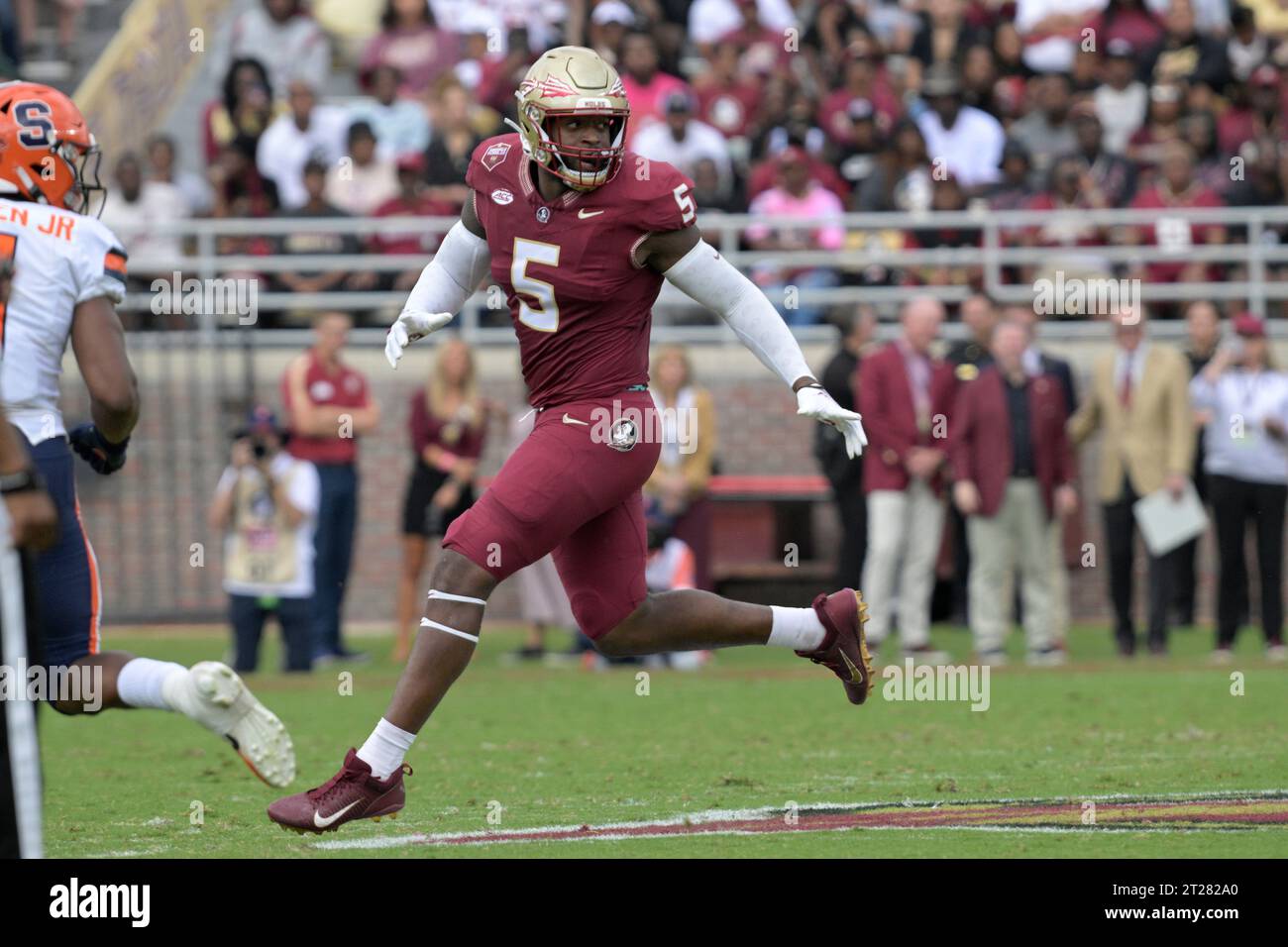 Florida State defensive lineman Jared Verse (5) follows a play during ...